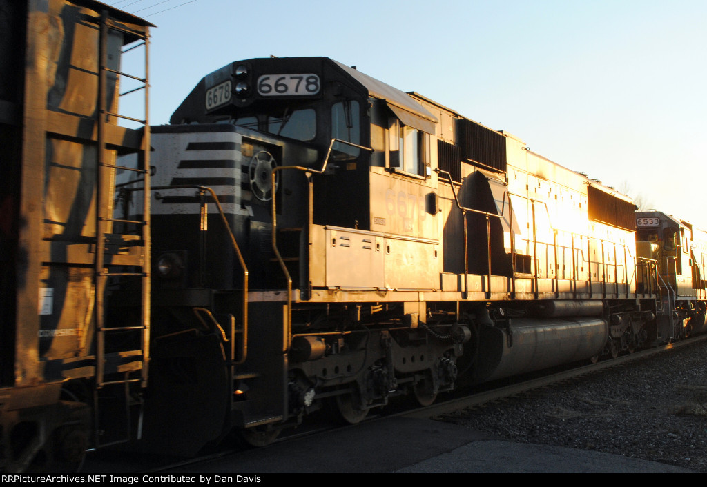 NS SD60 6678 trails on 15T